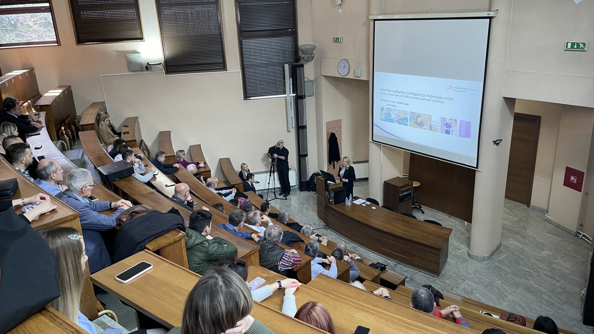 „Robotika i umjetna inteligencija mijenjaju svijet: Iskustva nakon 5. ...